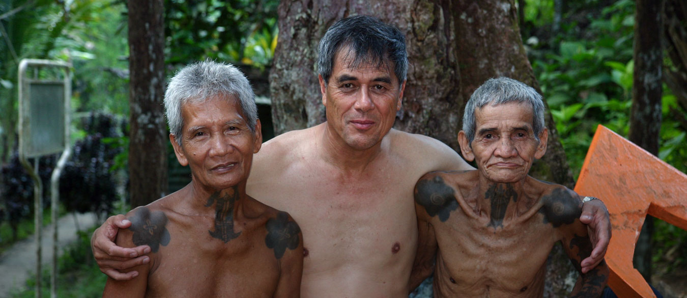 Shane-Berry-#1093-with-91-year-old-Iban-headhunter,-Sarawak,-BorneoC ...